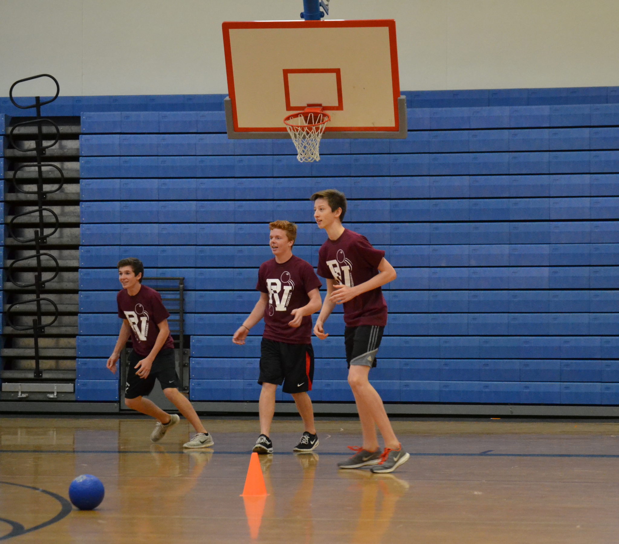 High school students compete in old school dodgeball tournament – PV Torch