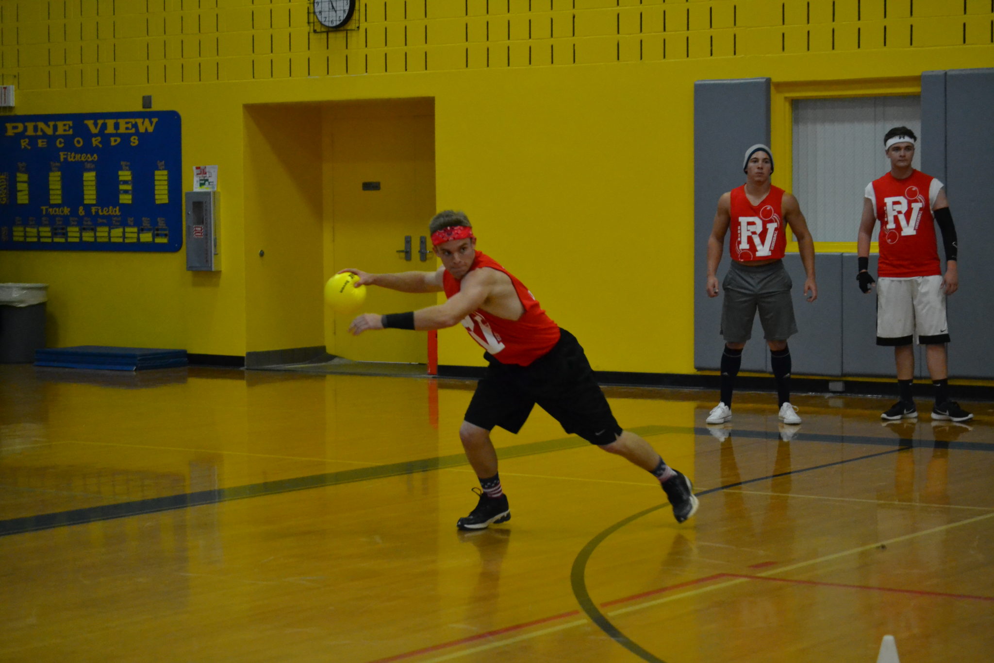 High school students compete in old school dodgeball tournament – PV Torch