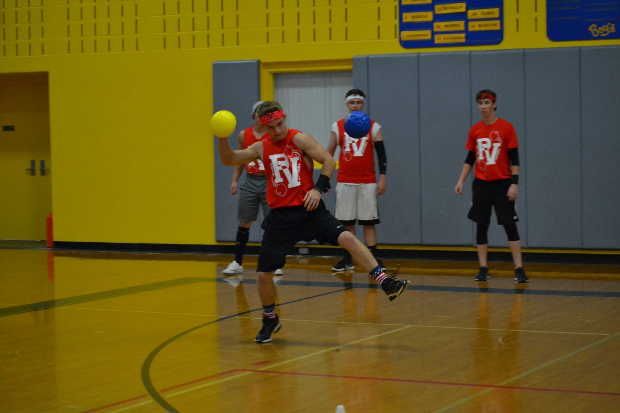 High school students compete in old school dodgeball tournament – PV Torch