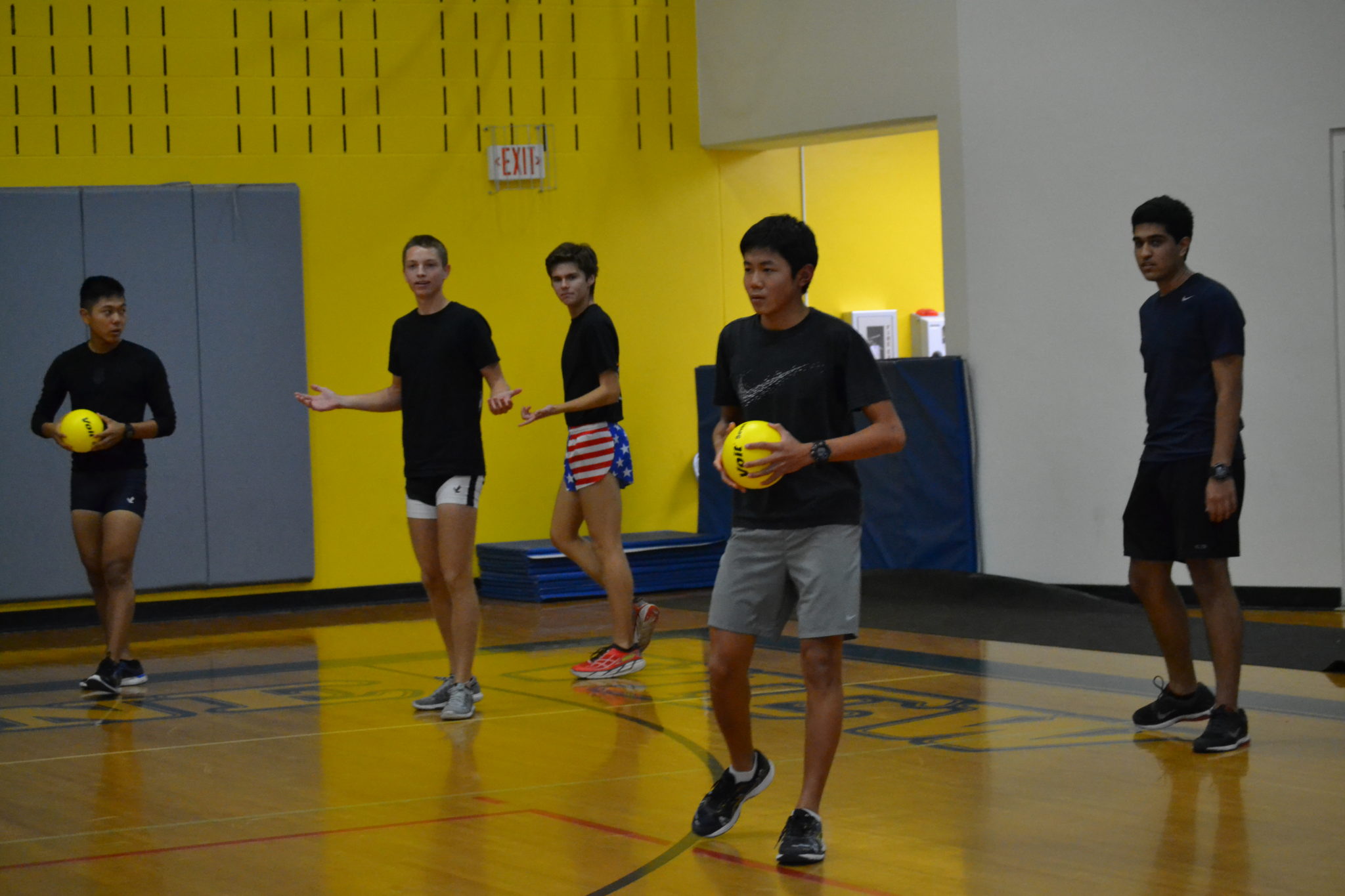 High school students compete in old school dodgeball tournament – PV Torch