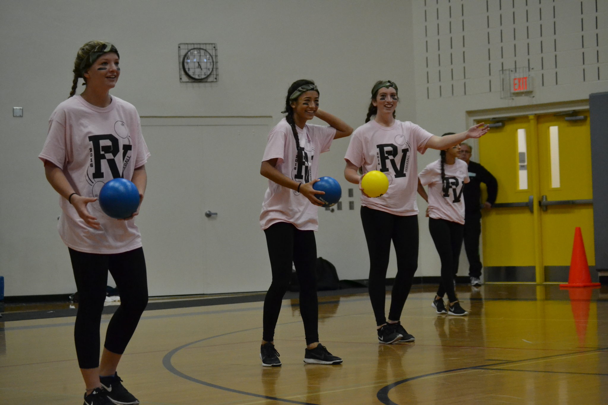 High school students compete in old school dodgeball tournament – PV Torch